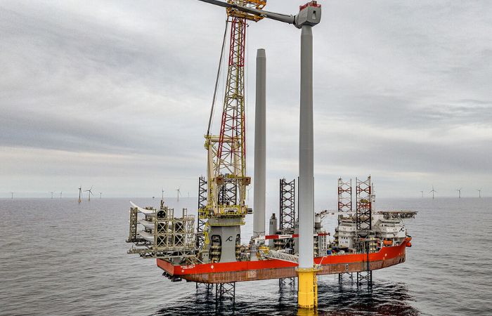First wind turbine installed at Moray West | 4C Offshore News