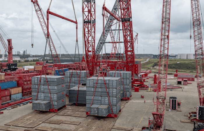 Mammoet completes testing of world's strongest land-based crane ...