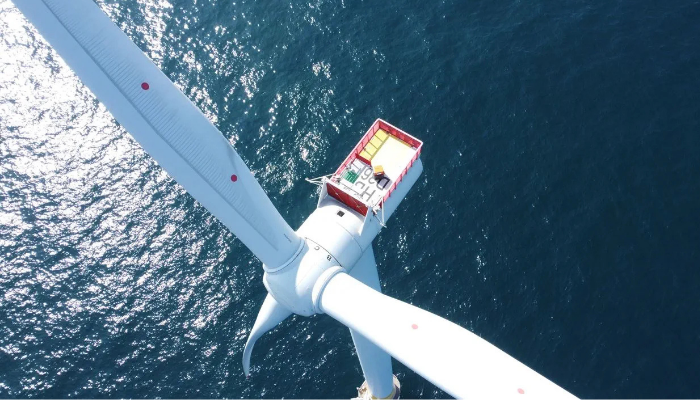 'UK first' as giant drones used to service offshore wind farms | 4C ...